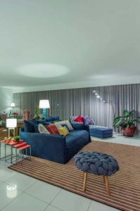 Sofá azul - Como combinar com a decoração? Dicas e inspirações!