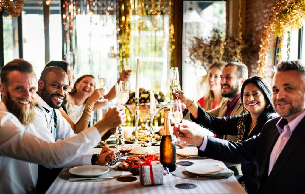 Como fazer uma festa de réveillon em casa? Confira!